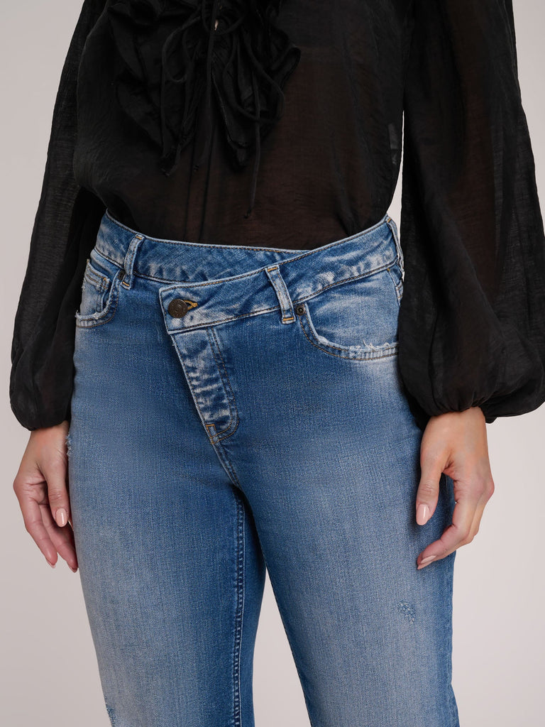 CHLOE STRAIGHT JEANS / BRUNNERA | Yoga Jeans